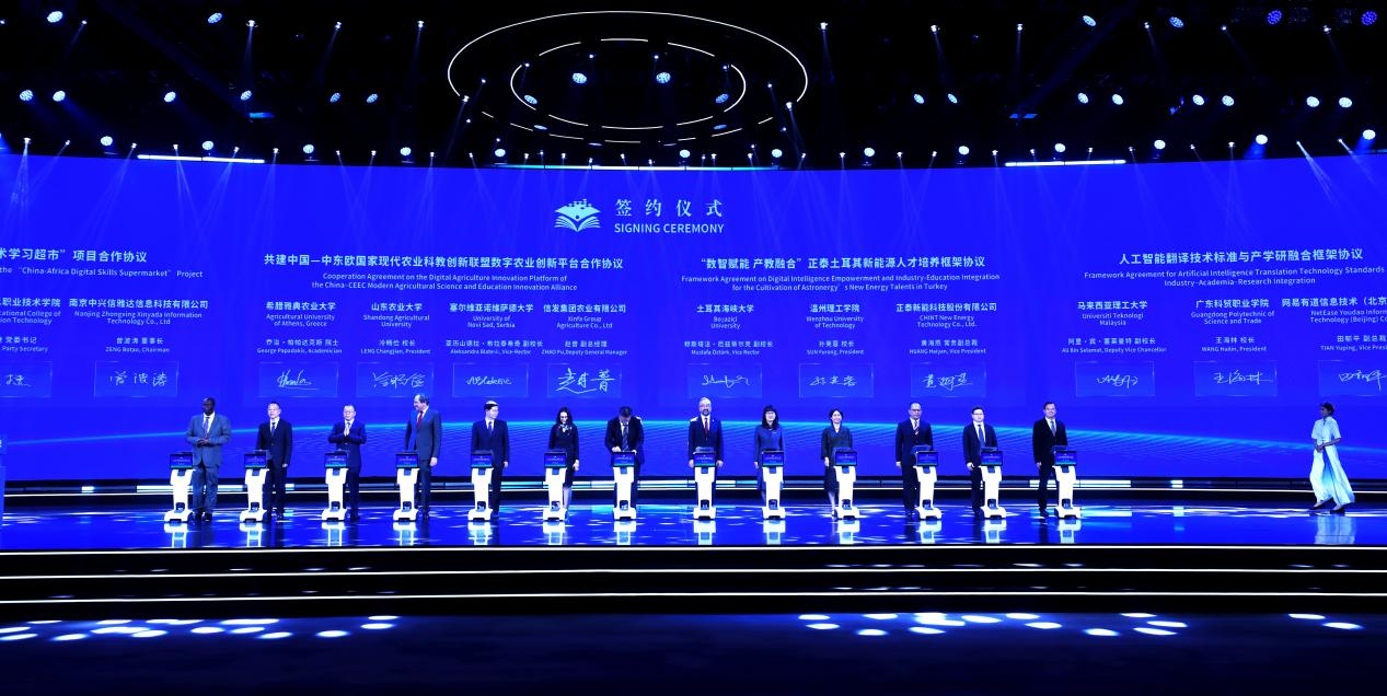网易有道亮相2026世界数字教育大会，携手中马院校共建国际AI翻译技术标准_发现频道_中国青年网